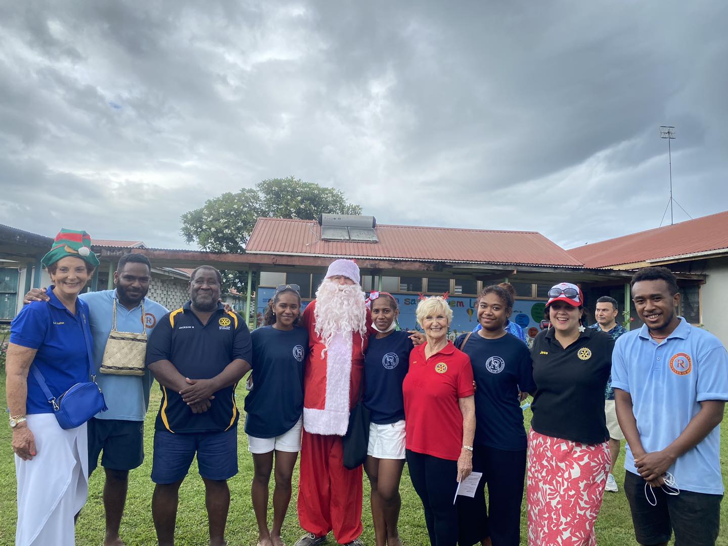 Rotary club surprises NRH patients with Christmas gifts – Solomon Star News